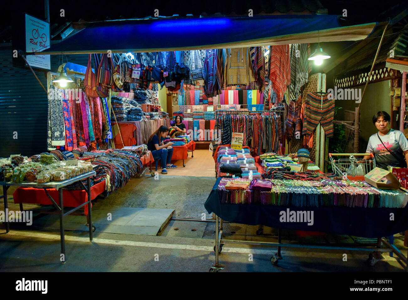 Shop asian thailand hi-res stock photography and images - Alamy
