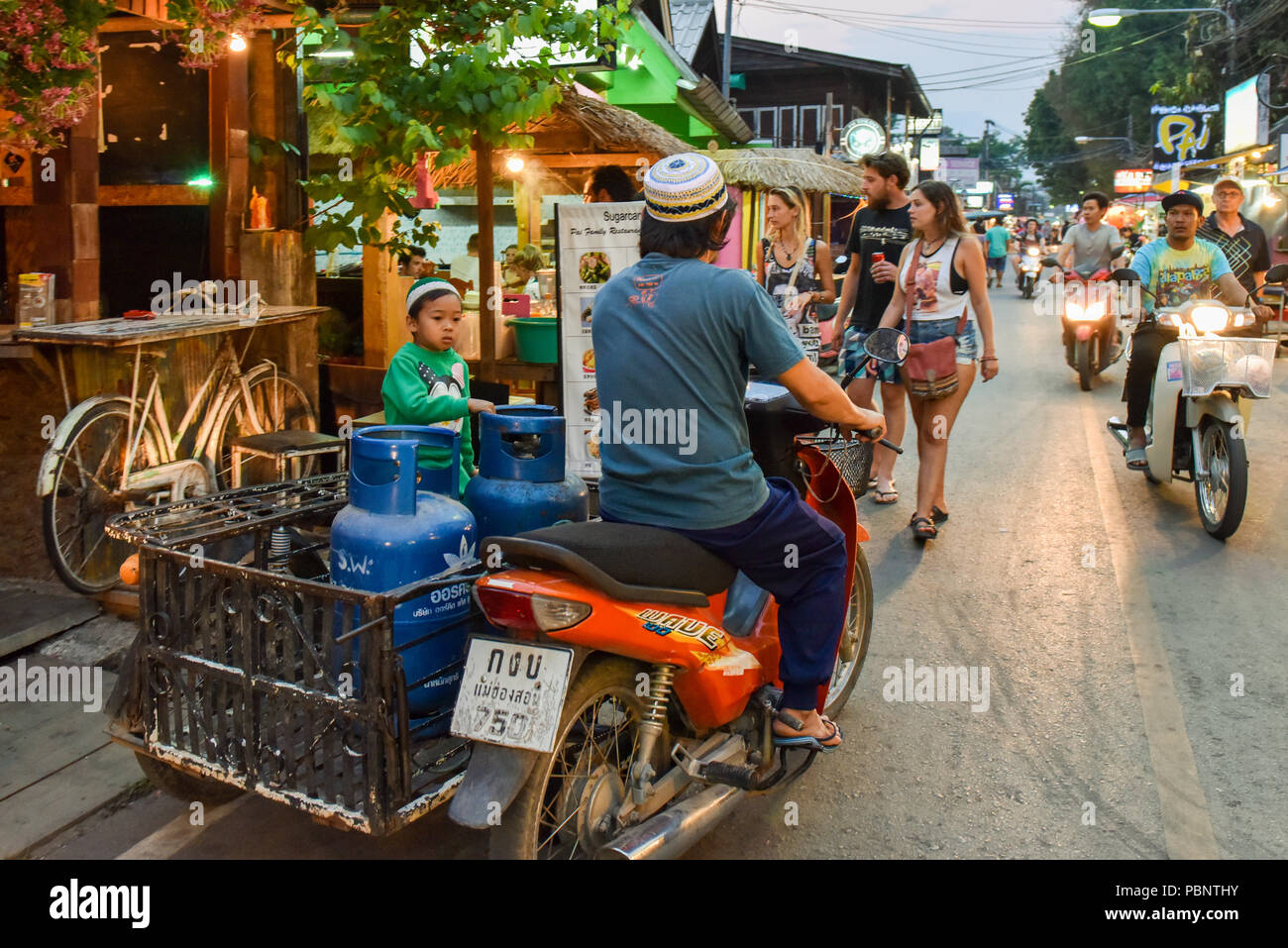 Gas canister hi-res stock photography and images - Alamy
