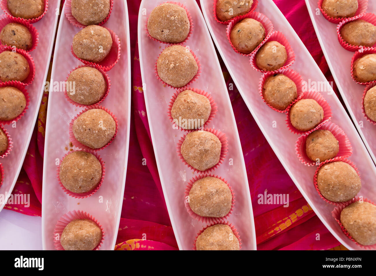 Gaund ki laddu Stock Photo - Alamy