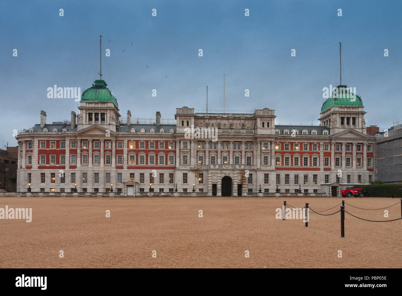 Horse Guards building and Horse Guards Parade in the morning in London ...