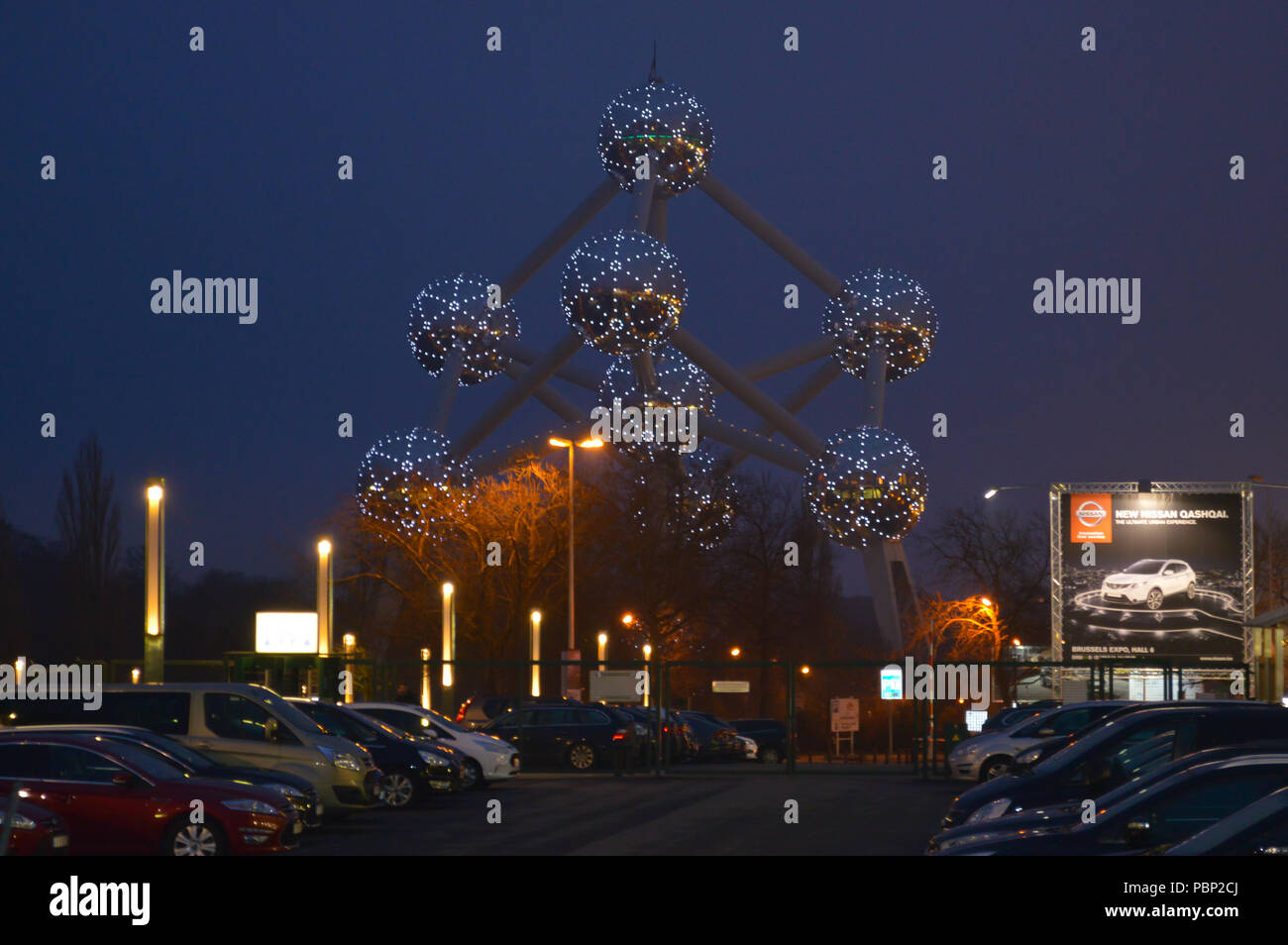 Brussels belgium atomium night lights hi-res stock photography and ...