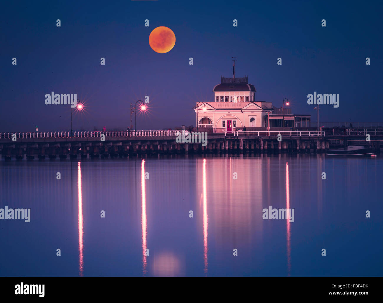 Total lunar eclipse 28-Jul-2018 - St Kilda beach, Melbourne Stock Photo ...