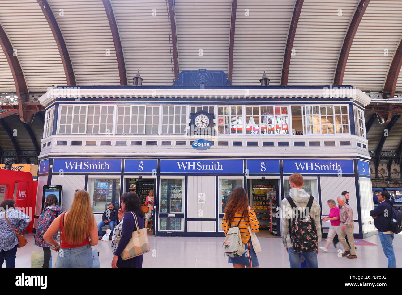 Wh smith inside hi-res stock photography and images - Alamy