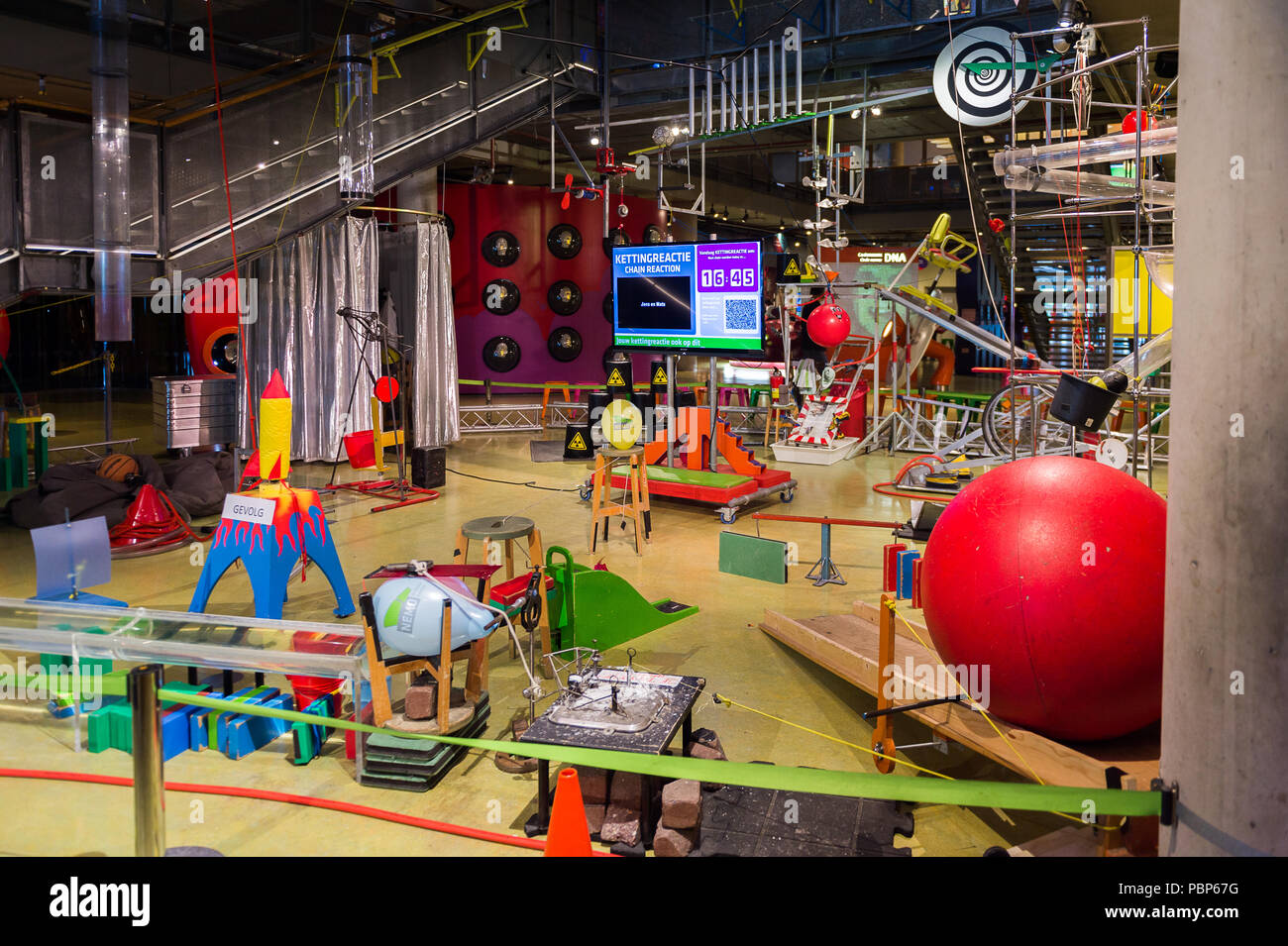 Children exhibit in science center hi-res stock photography and images ...
