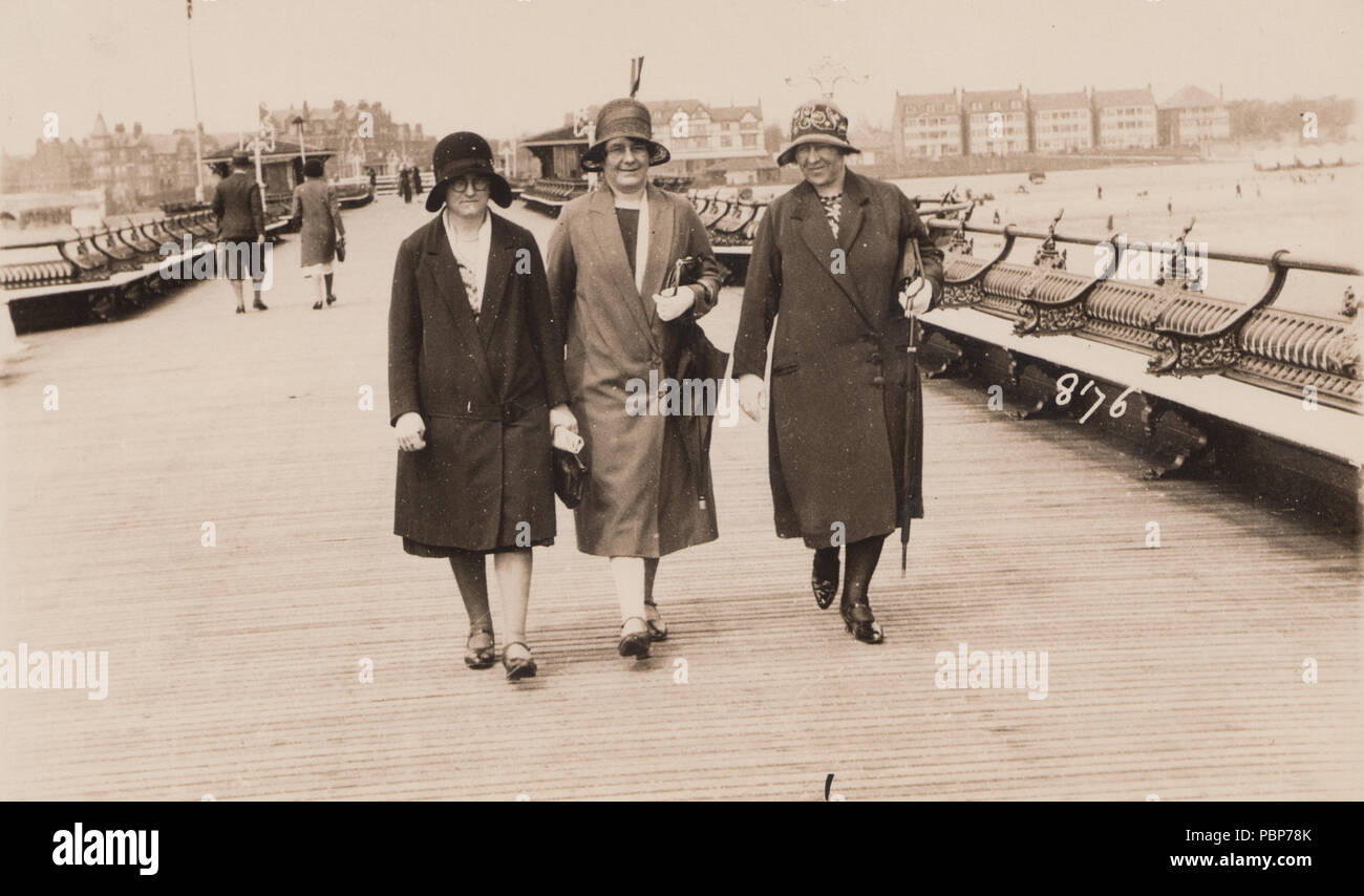 Vintage british seaside hi-res stock photography and images - Alamy
