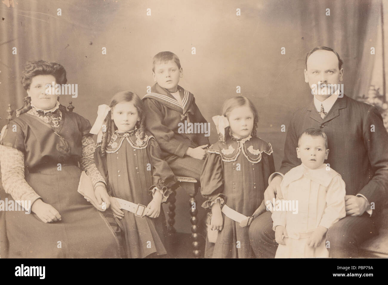 Victorian Family Of 9