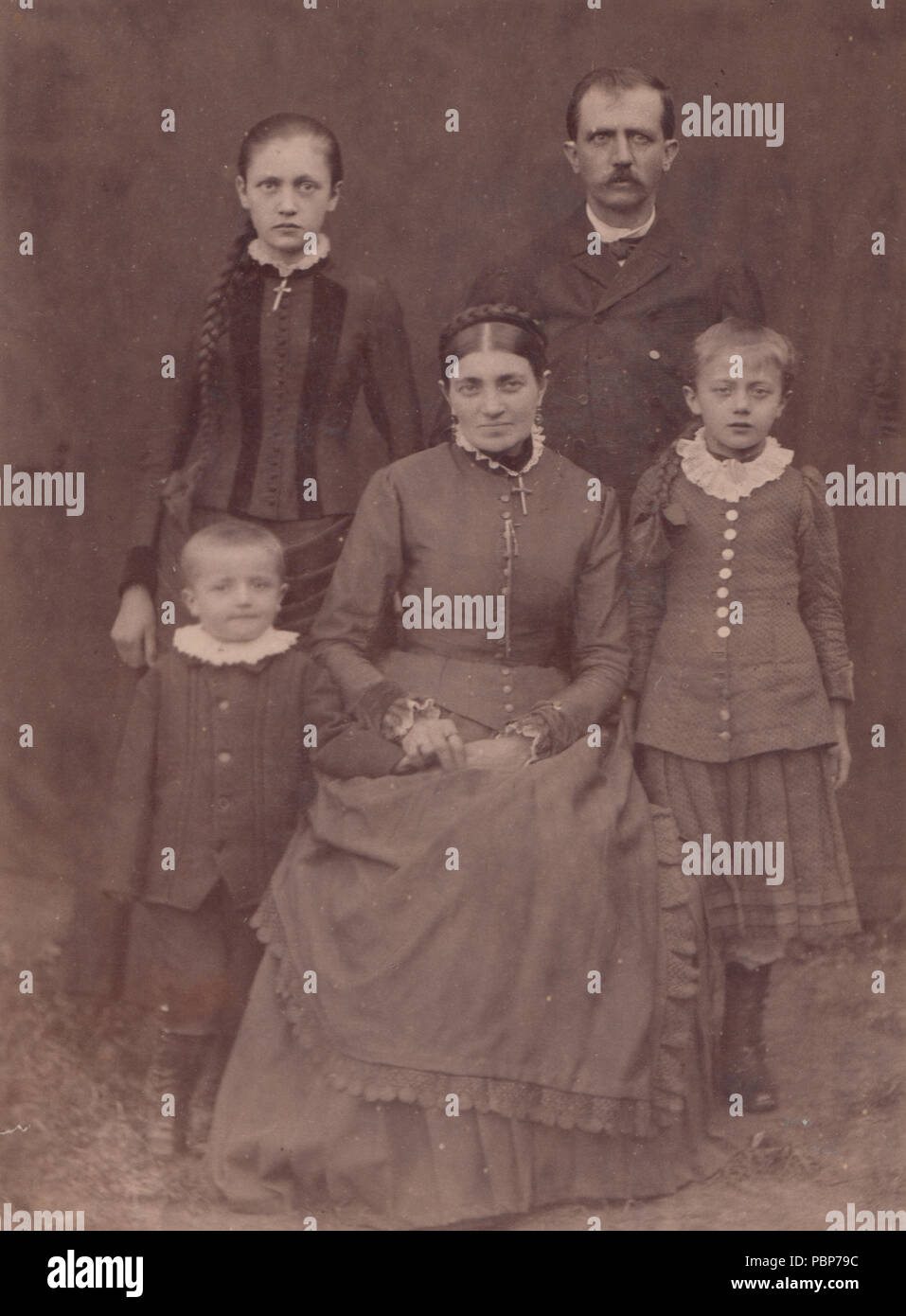 Victorian Family High Resolution Stock Photography and Images - Alamy