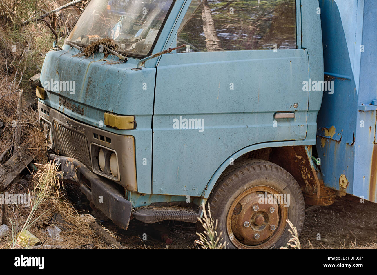 Old rusted van hi-res stock photography and images - Alamy