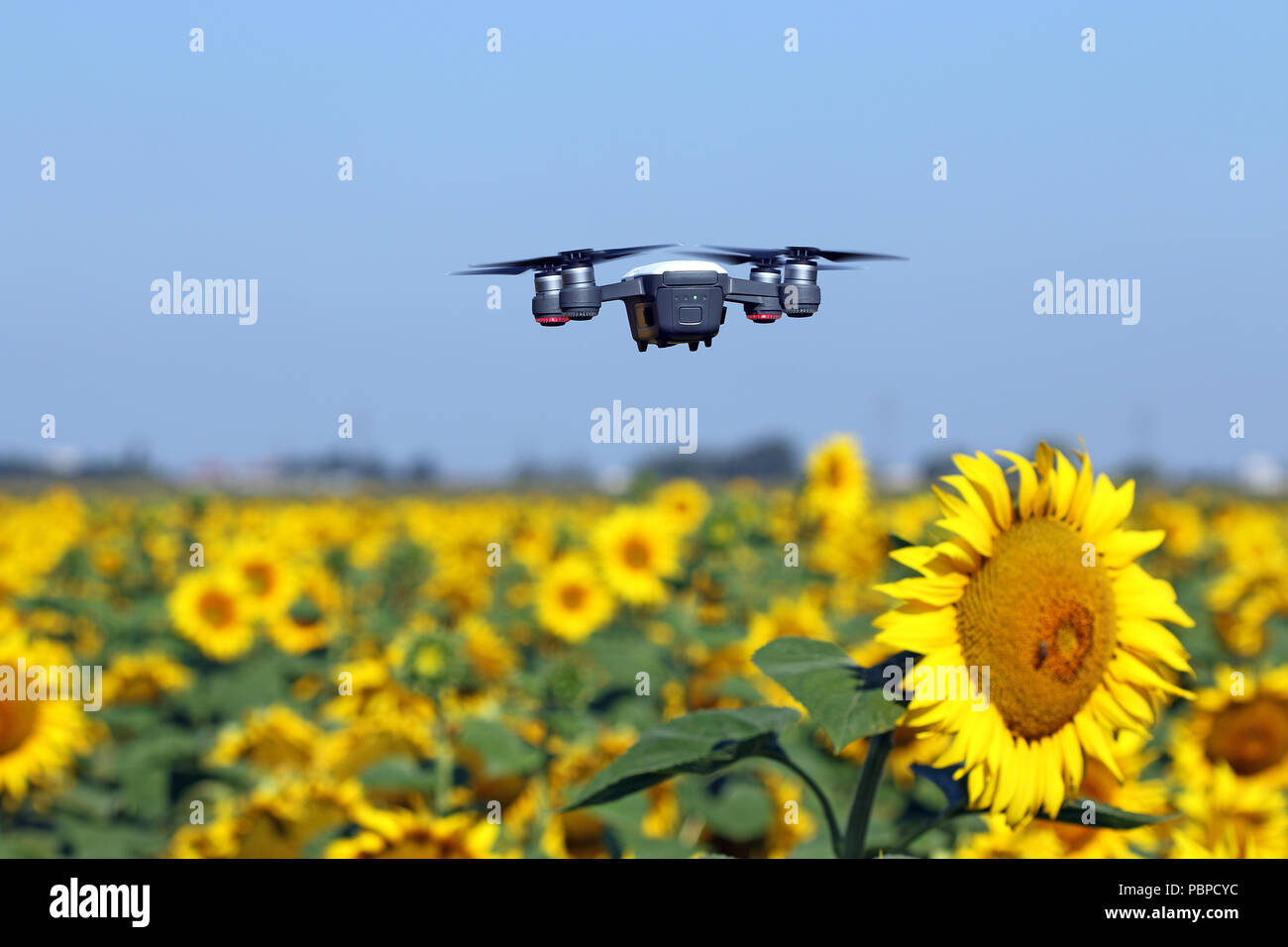 Flying field hi-res stock photography and images - Alamy