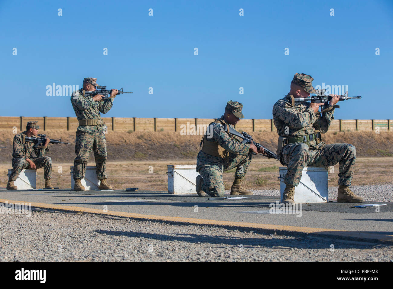 Combat marksmanship coaches course hi-res stock photography and images ...