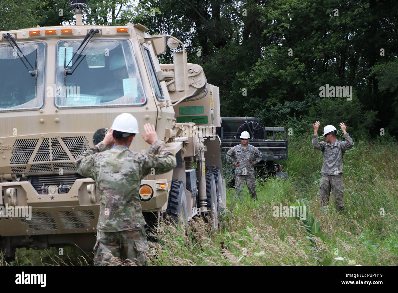 U.S. Army active duty and National Guard Soldiers work together to ...