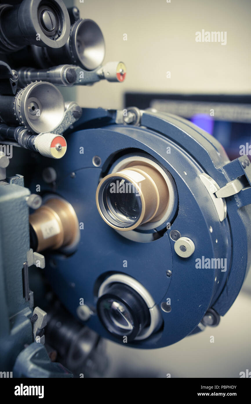 Cinema hall projector beam hi-res stock photography and images - Alamy