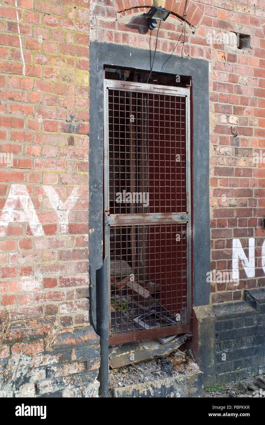 Knocked down building hi-res stock photography and images - Alamy