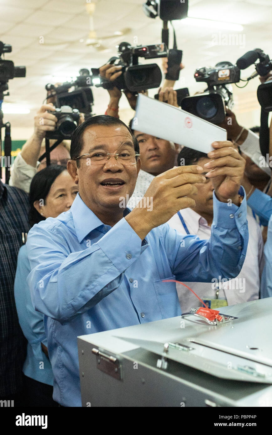 Hun sen hi-res stock photography and images - Alamy