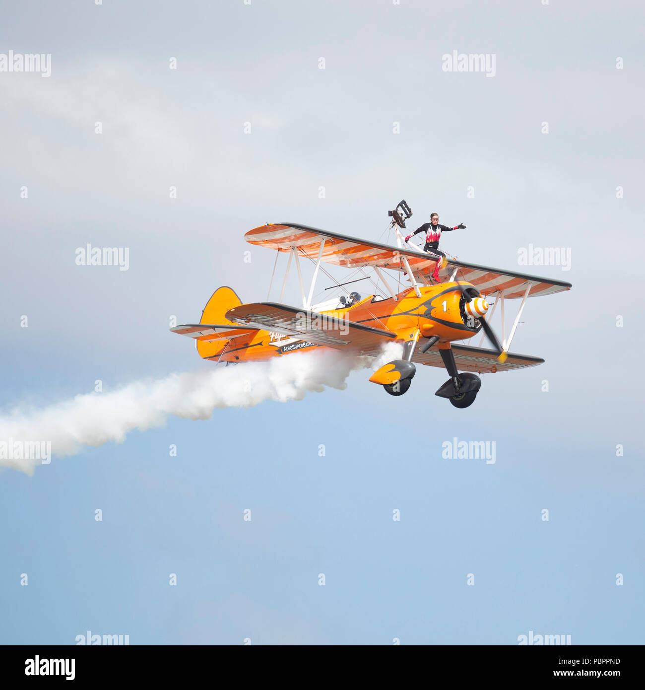 Wingwalker wingwalk stunt hi-res stock photography and images - Alamy