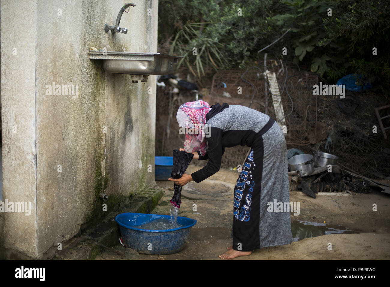 Gaza City, The Gaza Strip, Palestine. 28th July, 2018. A Palestinian ...
