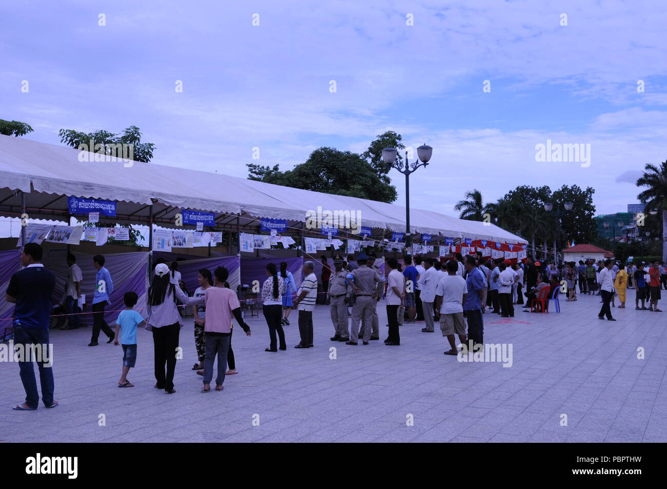 Cambodia phnom penh riverside park hi-res stock photography and images ...