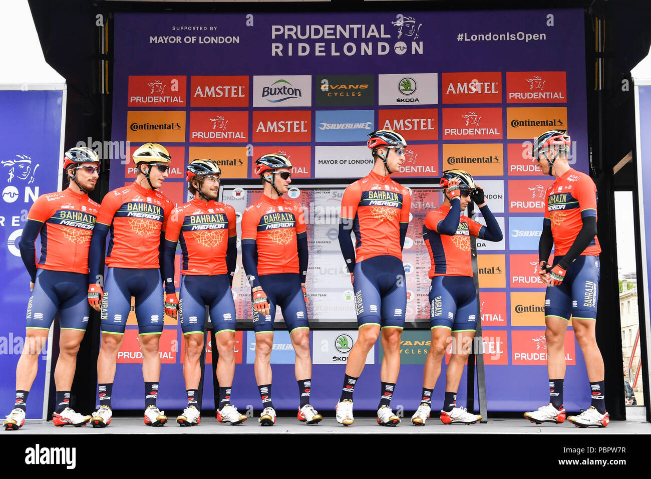 Bahrain women hi-res stock photography and images - Alamy