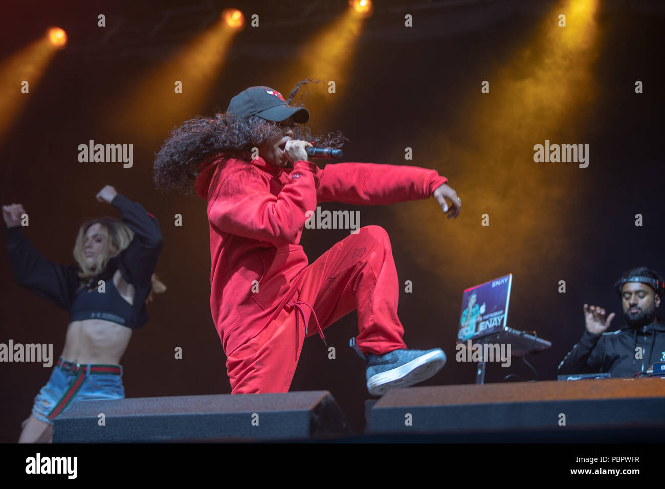 English singer songwriter rapper hi-res stock photography and images ...