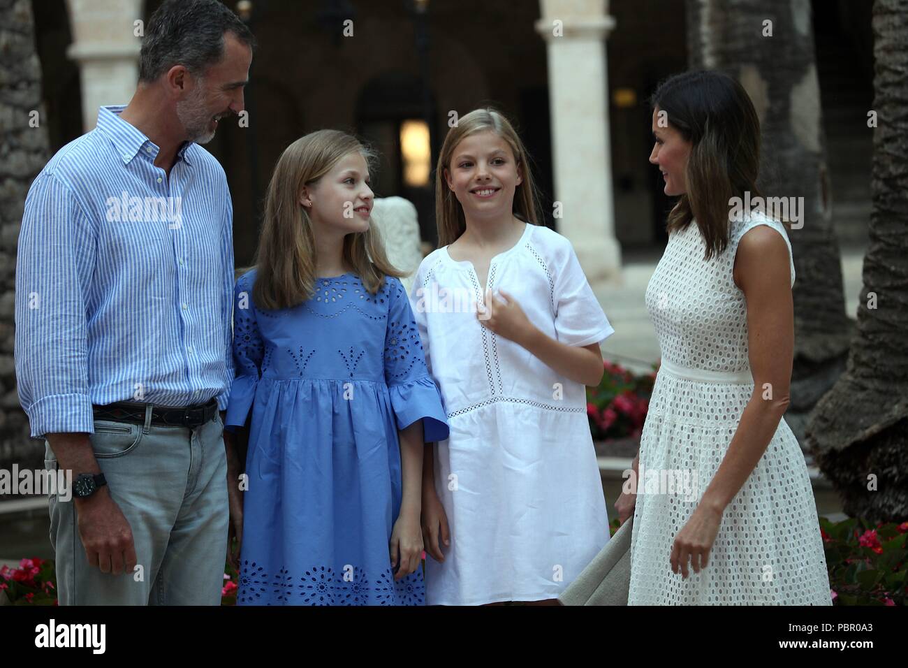 Spanish King Felipe VI and Queen Letizia with Princess Leonor and ...