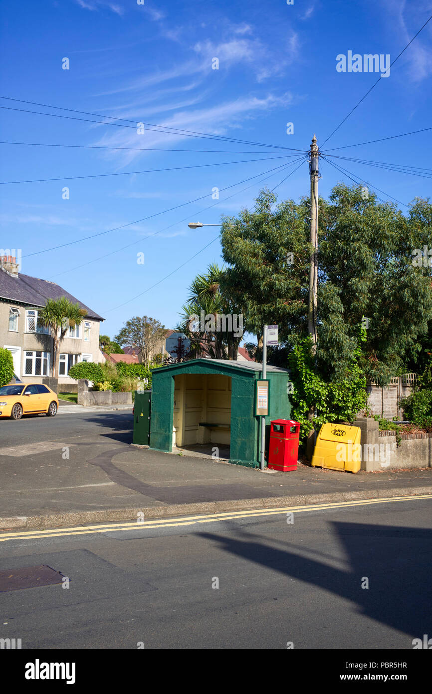 Bus stop bin hi-res stock photography and images - Alamy