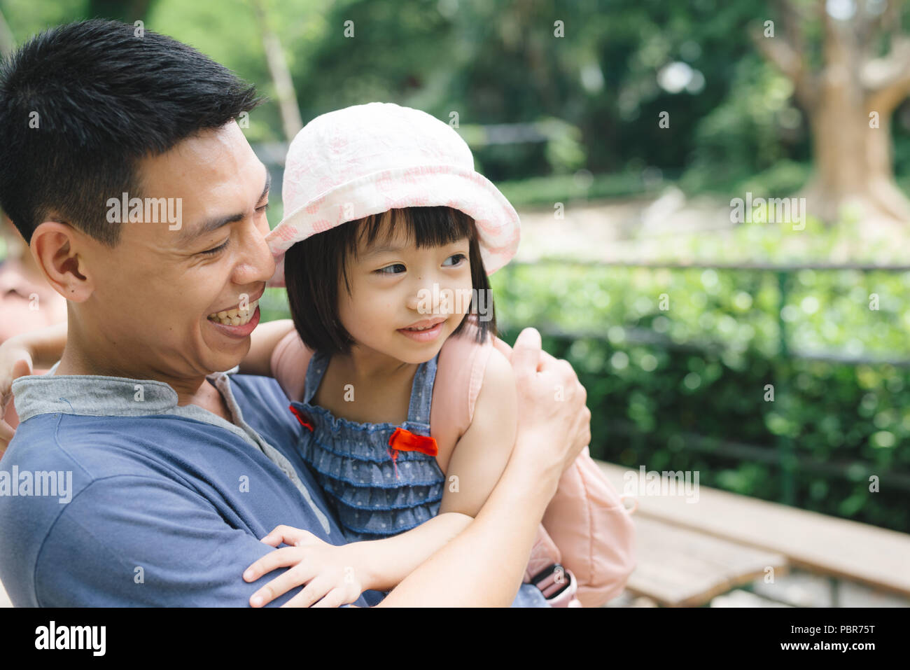 Family day zoo hi-res stock photography and images - Alamy