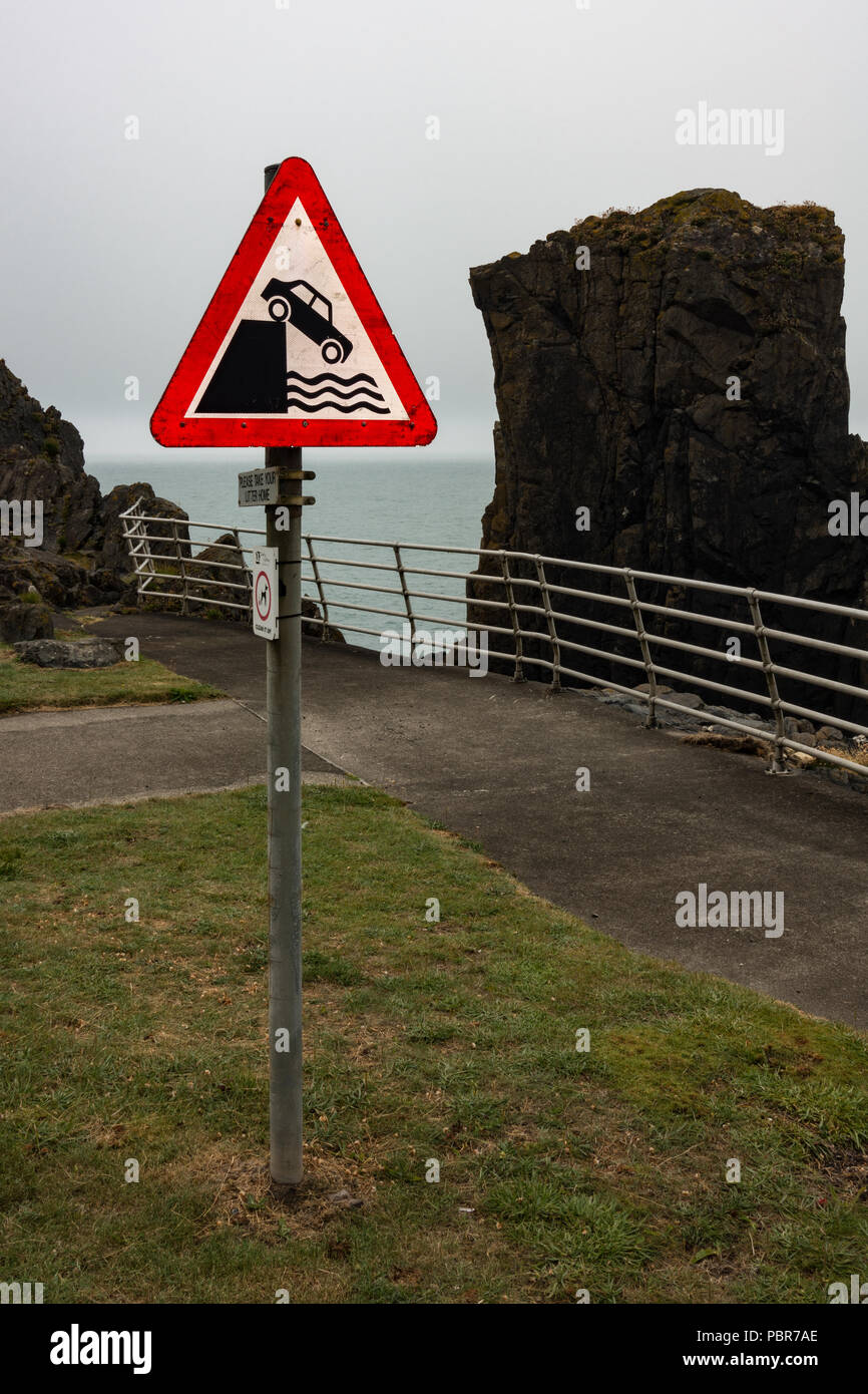 Danger cliff sign hi-res stock photography and images - Alamy