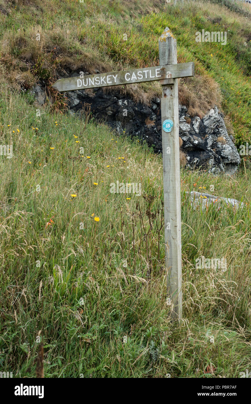 Footpath sign dunskey castle hi-res stock photography and images - Alamy