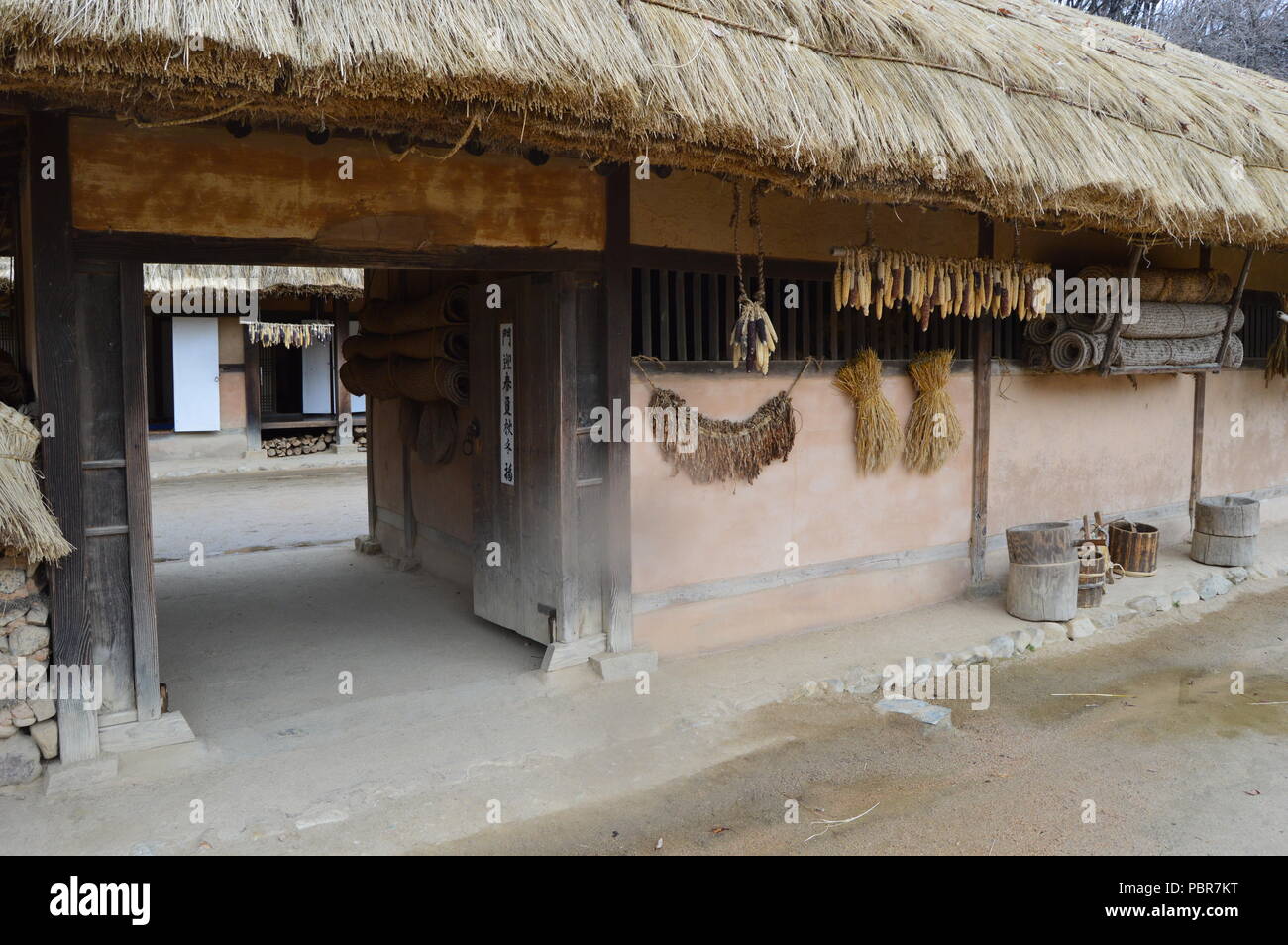Entrance to Traditional Korean Home Stock Photo - Alamy