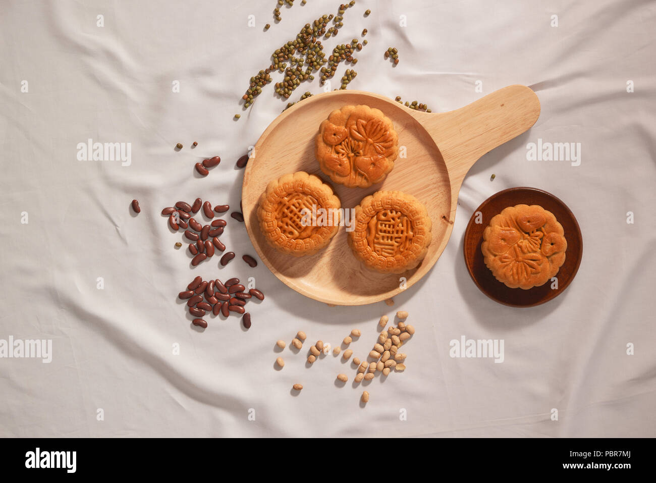 Flat lay conceptual of Mid-autumn Festival food mooncake Stock Photo ...