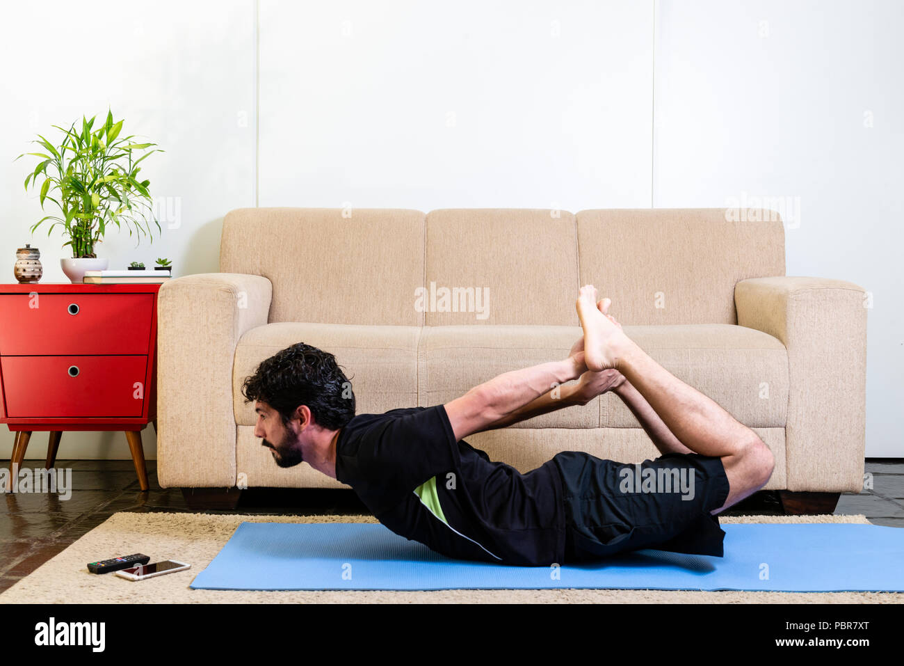 Pose table hi-res stock photography and images - Alamy