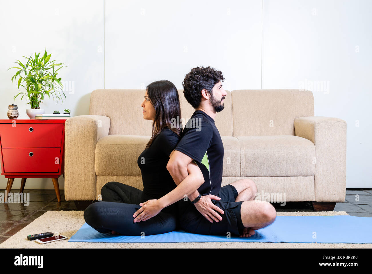 Back pose of couple hi-res stock photography and images - Alamy