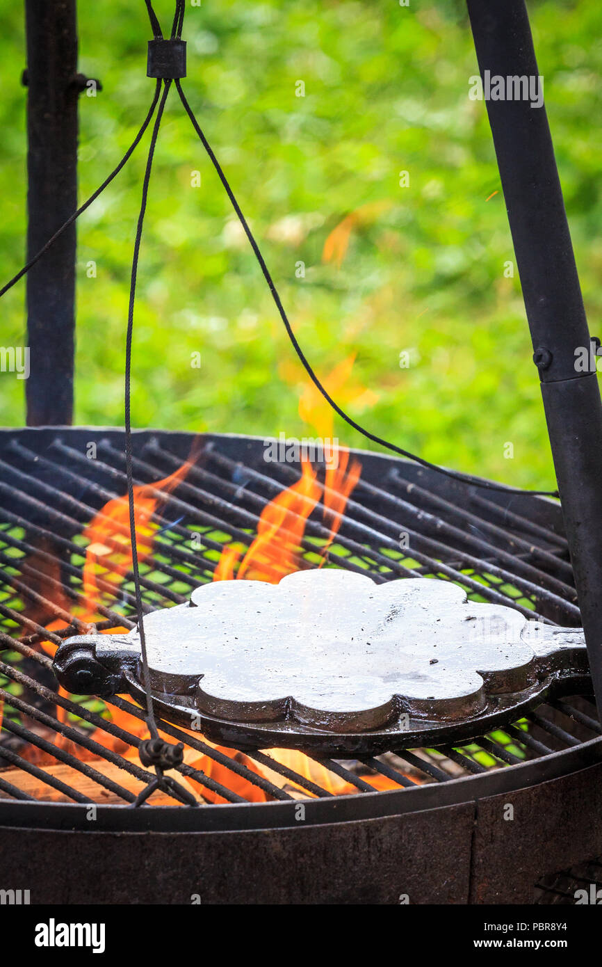 Cooking at camp site hi-res stock photography and images - Alamy