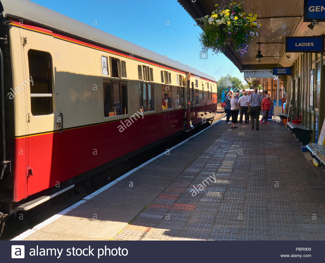 Red And Cream Carriages High Resolution Stock Photography and Images ...