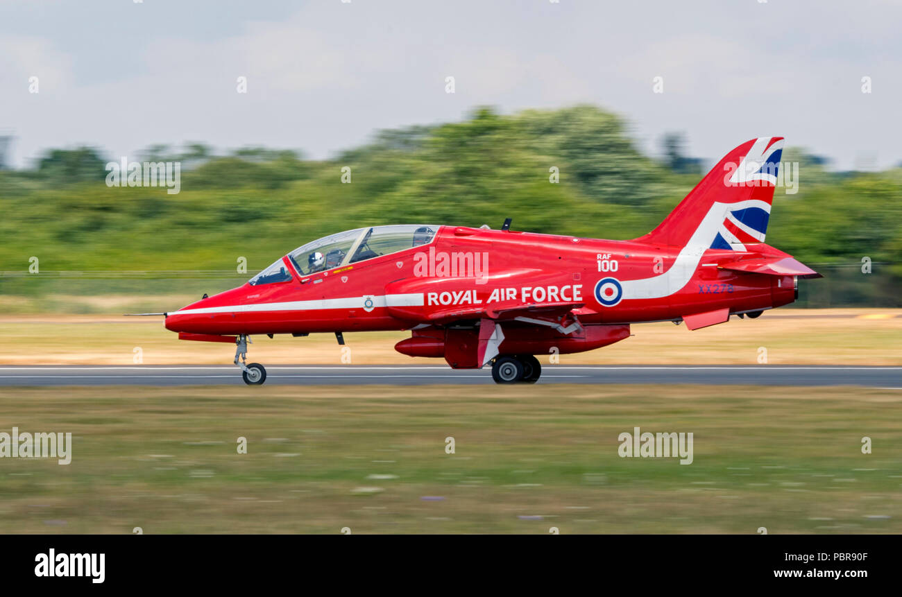 Red arrows aerobatic team hi-res stock photography and images - Alamy