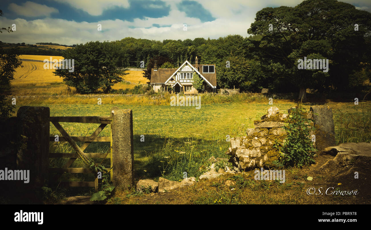 Traditional English Houses in the Countryside Stock Photo - Alamy