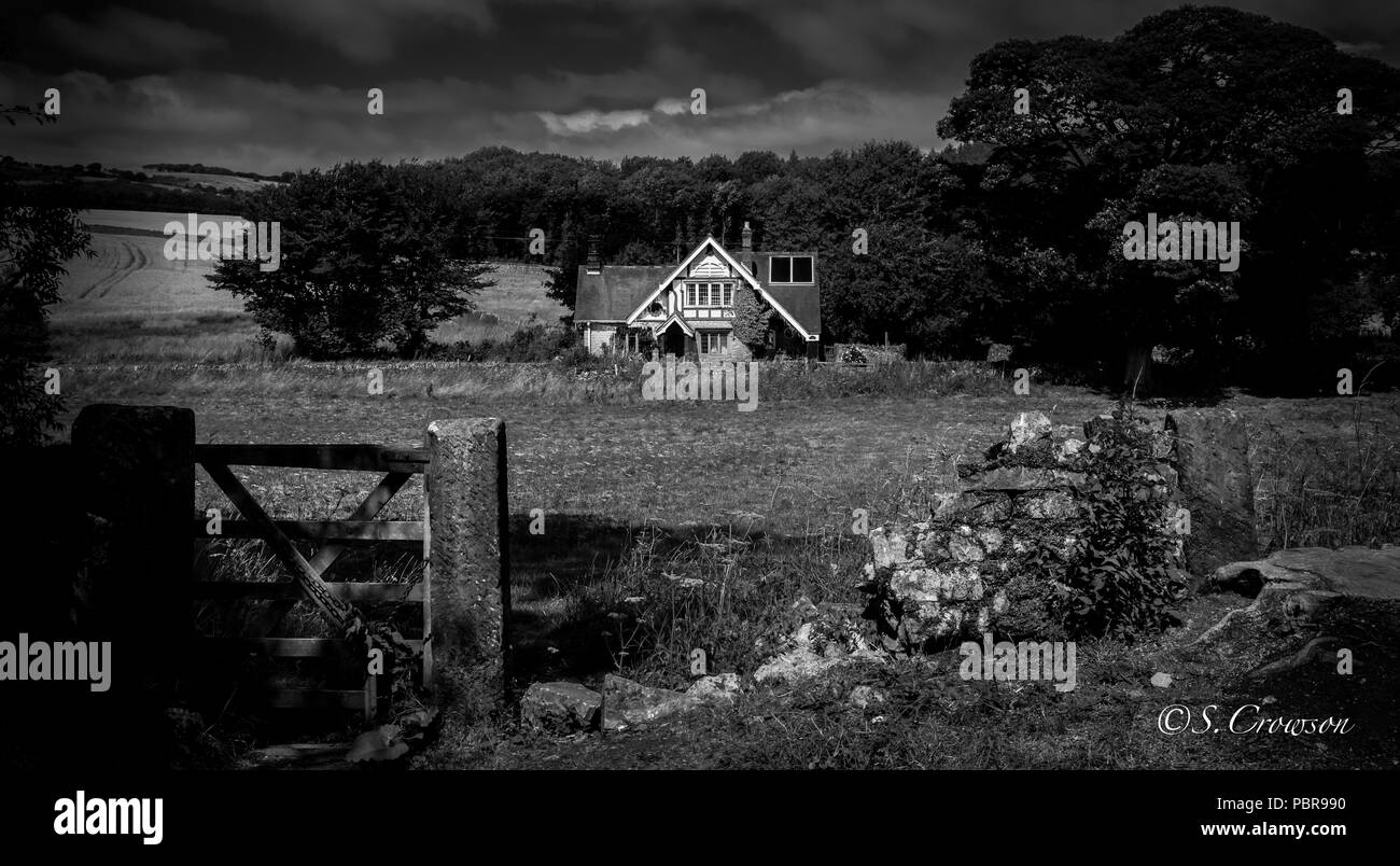 Traditional english houses hi-res stock photography and images - Alamy
