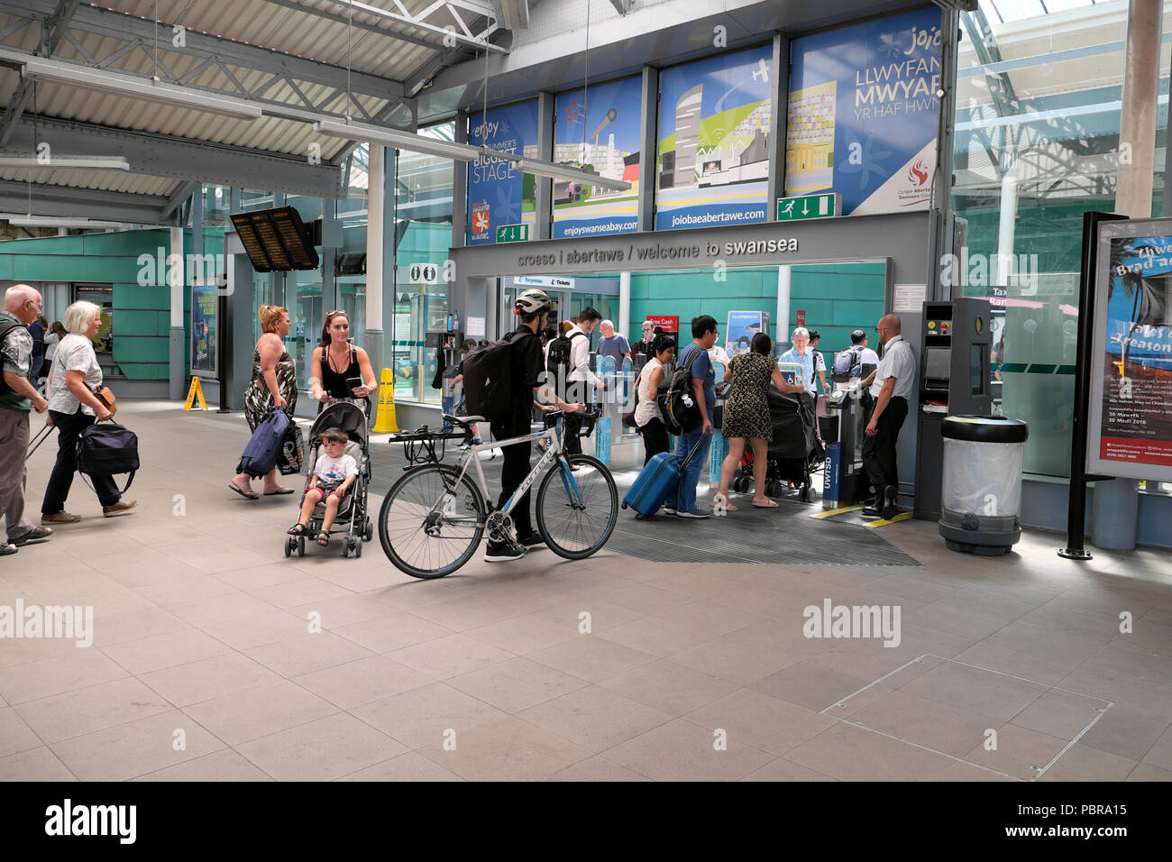 Ticket barrier hi-res stock photography and images - Alamy