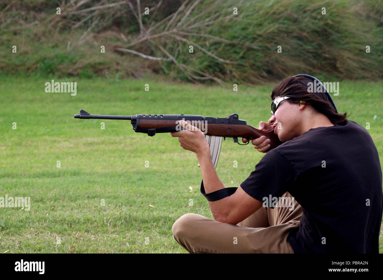 Man shooting target gun hi-res stock photography and images - Alamy
