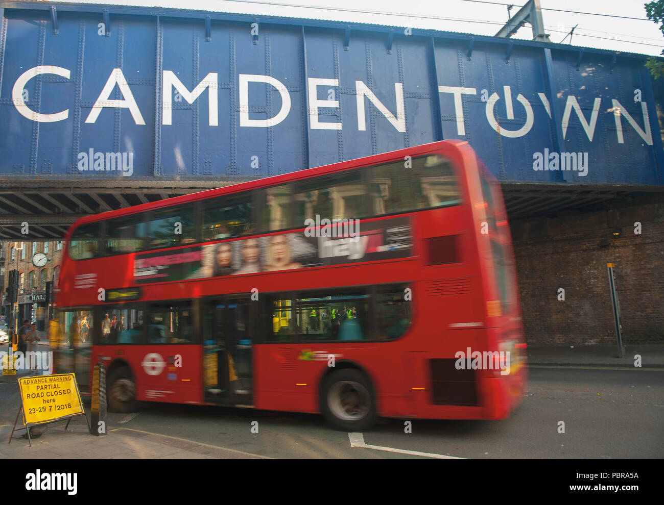 Red train bridges hi-res stock photography and images - Alamy