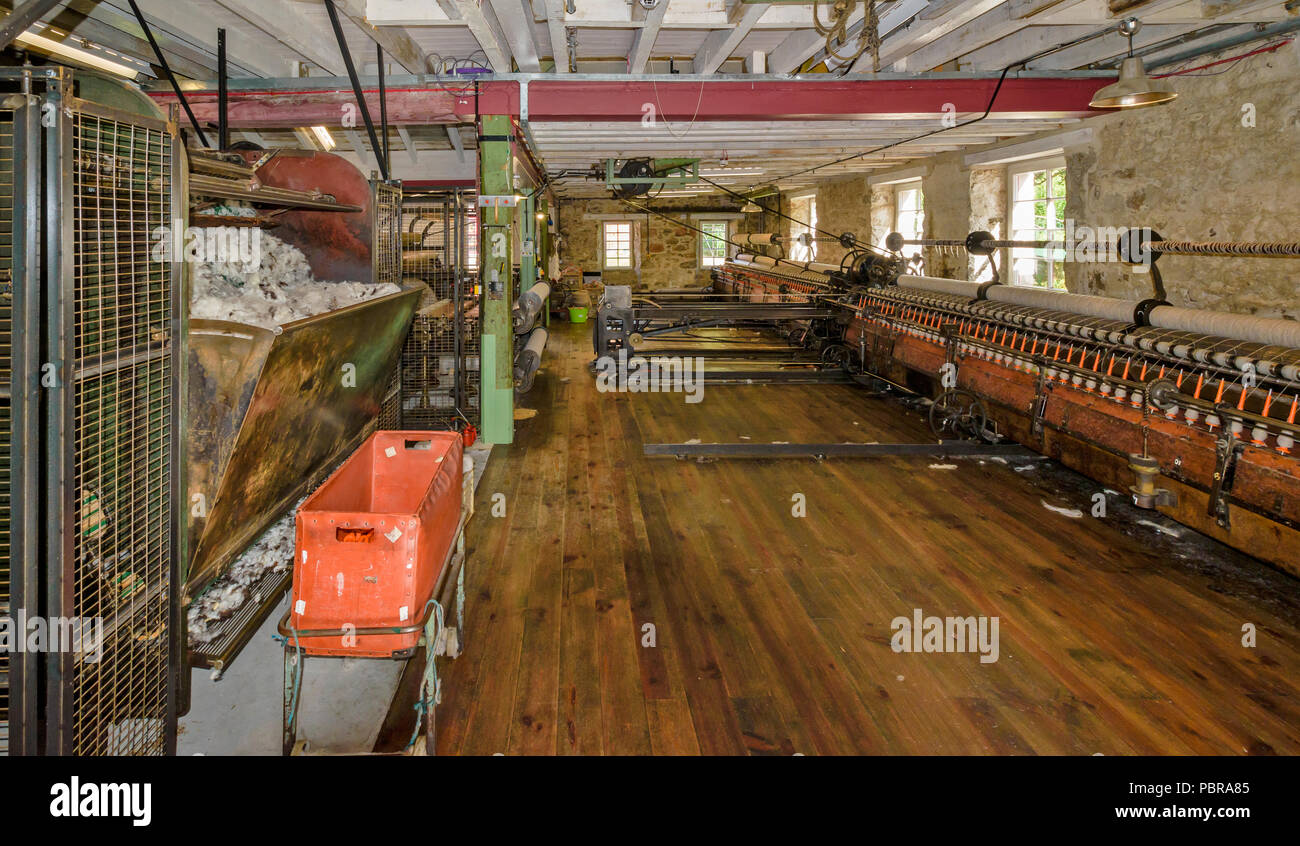 Fabric mill vintage hi-res stock photography and images - Alamy