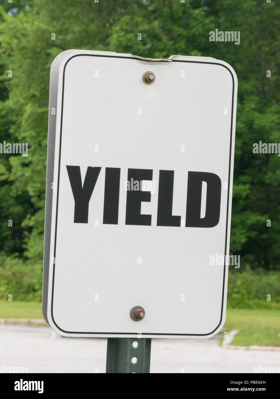 Yieldsign hi-res stock photography and images - Alamy