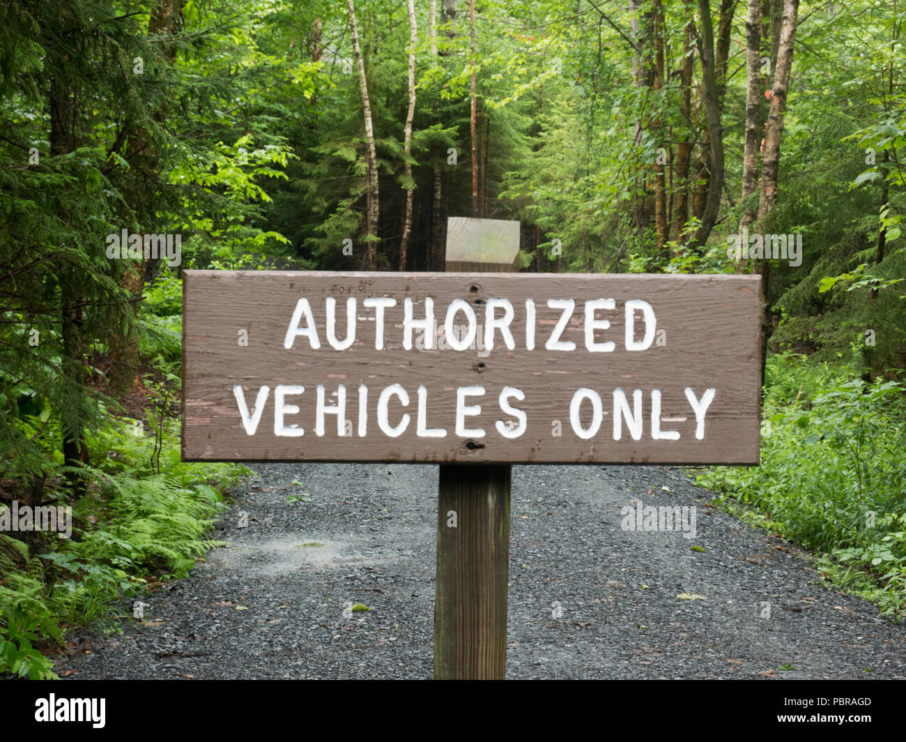 Authorized vehicles only sign hi-res stock photography and images - Alamy