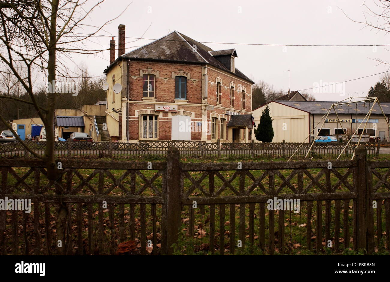 AJAXNETPHOTO. BEAUCOURT HAMEL, FRANCE. - HAMLET OVERLOOKING THE ANCRE ...
