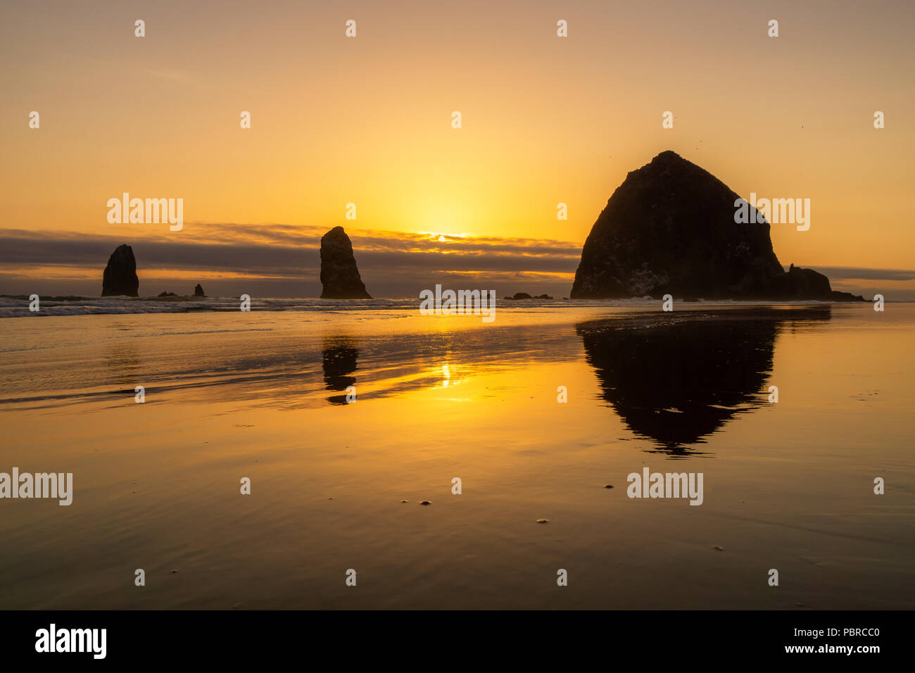 Beautiful sunset over the Haystack Rock, Cannon Beach, Oregon coast ...