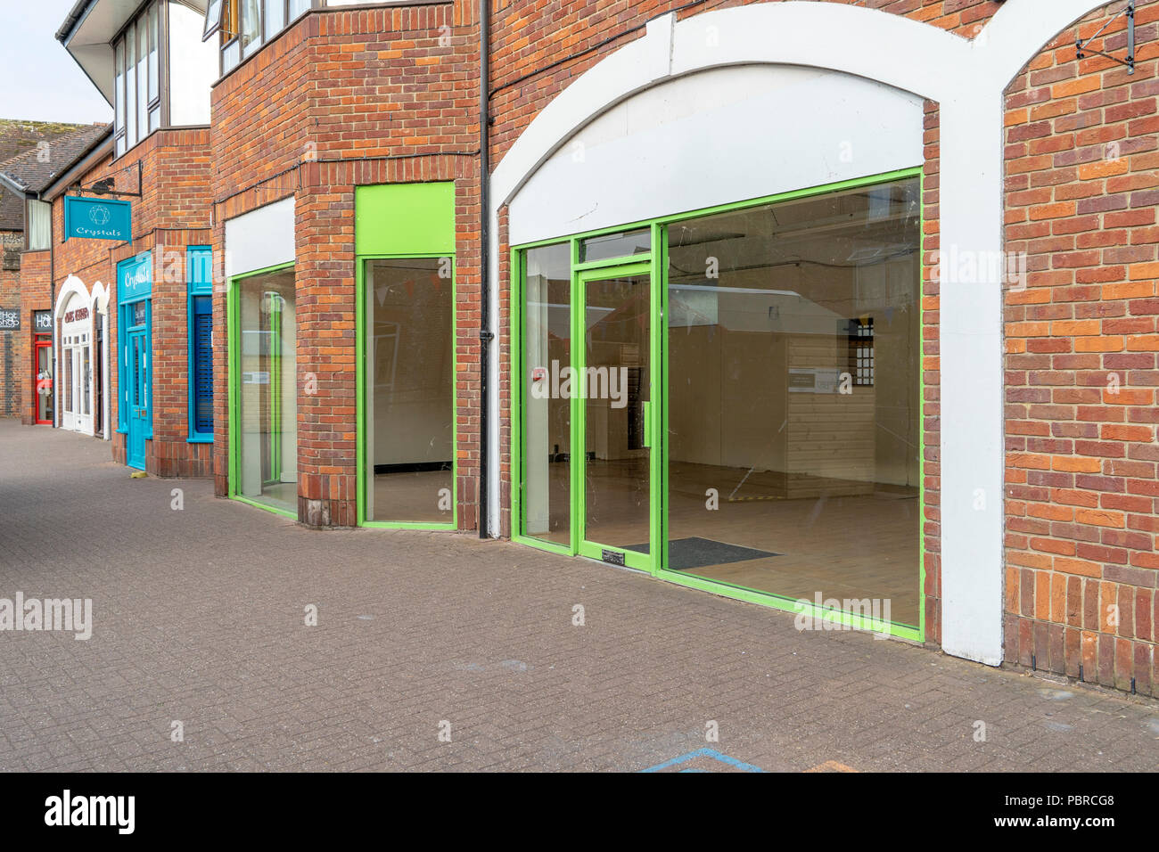 Empty shop for rent hi-res stock photography and images - Alamy
