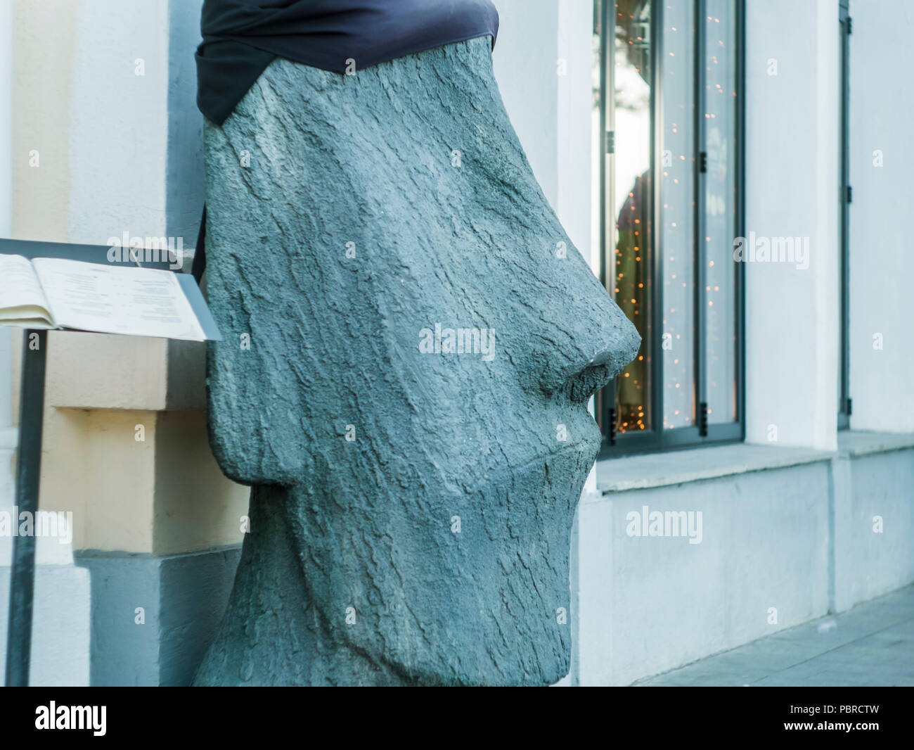 Modern moai hi-res stock photography and images - Alamy