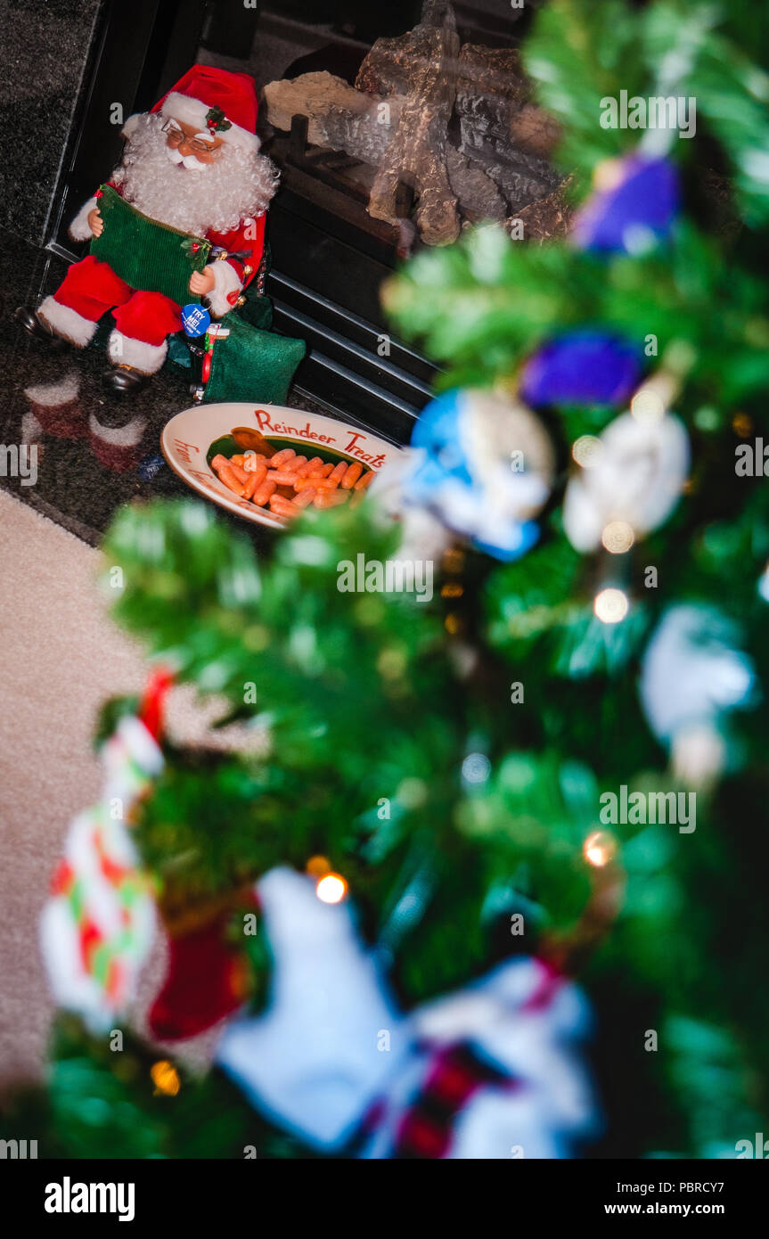 Santa Claus doll in Christmas morning setting Stock Photo - Alamy