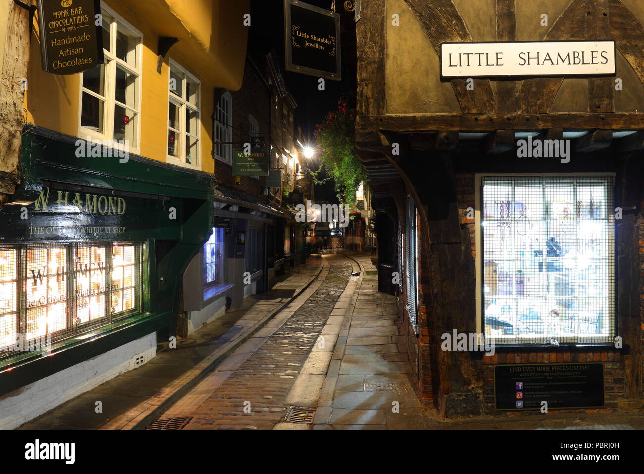 York shambles at night hi-res stock photography and images - Alamy