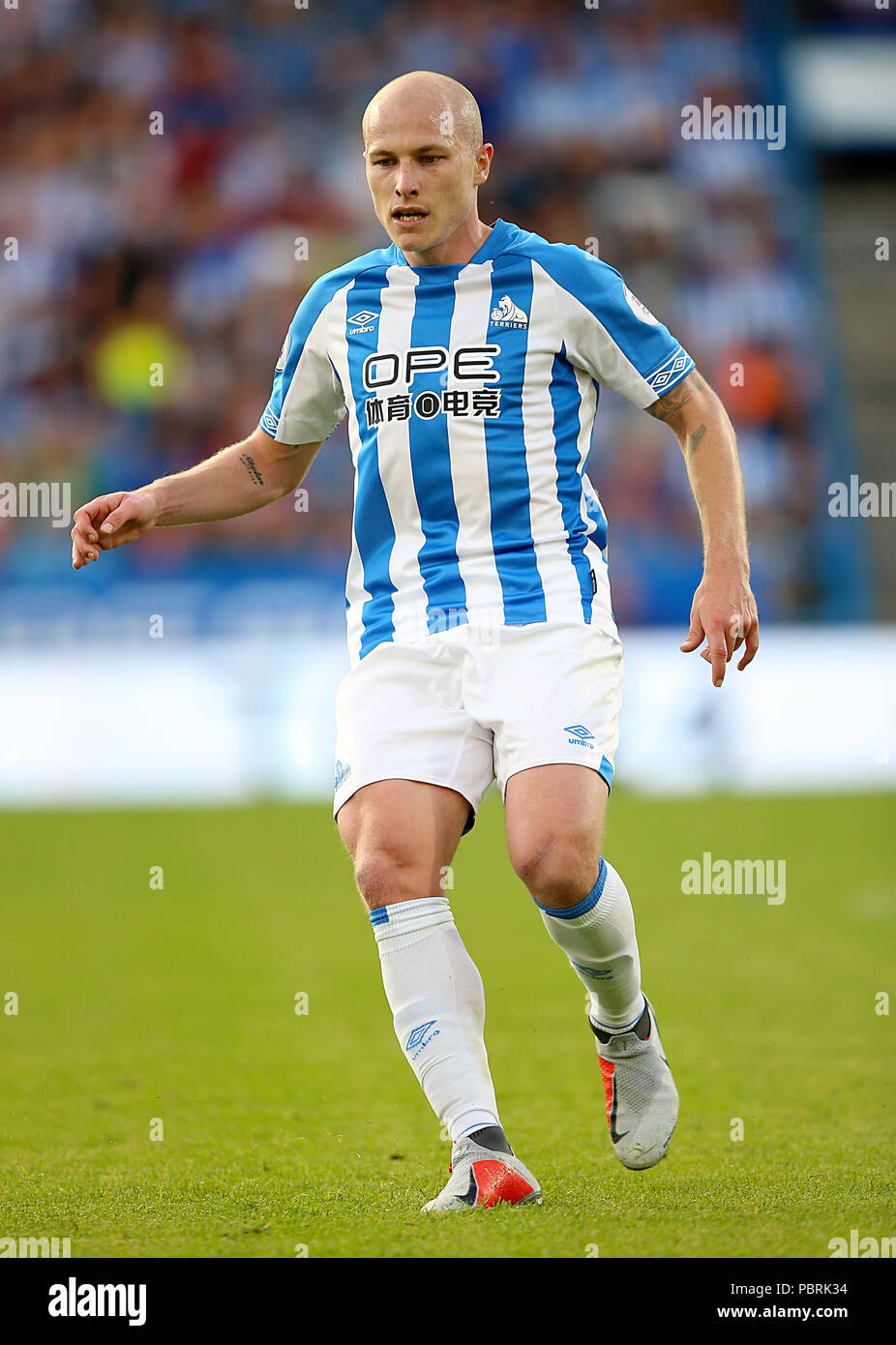 Aaron mooy huddersfield hi-res stock photography and images - Alamy